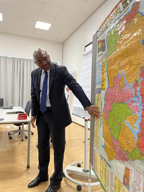 Botschafter H.E. Philbert Johnson aus Ghana zu Besuch in der HLW ...