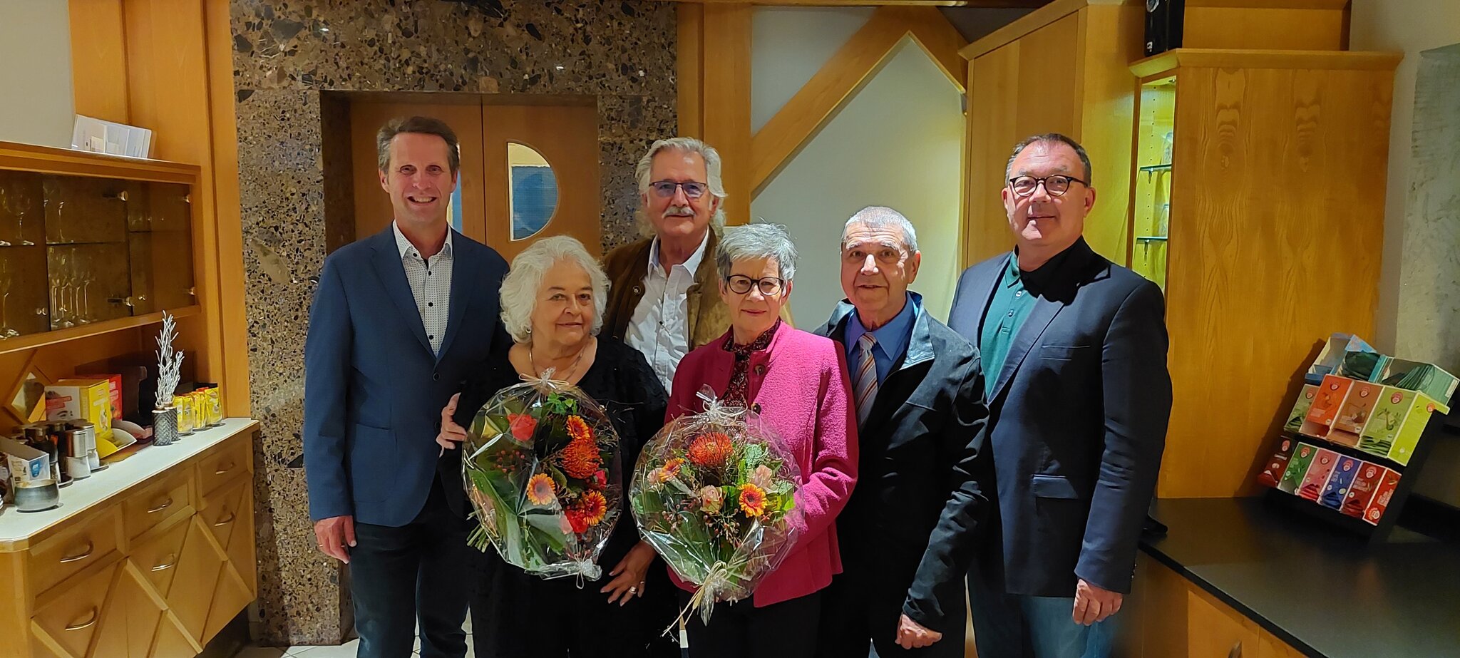 Goldene Hochzeiten gefeiert: Zwei vergoldete Jubelpaare in Hatting - Telfs