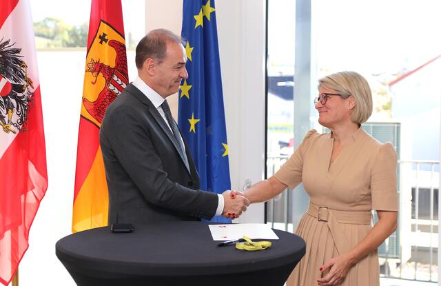 Bezirkshauptmannschaft Neusiedl: Ulrike Zschech ist die neue Leiterin ...