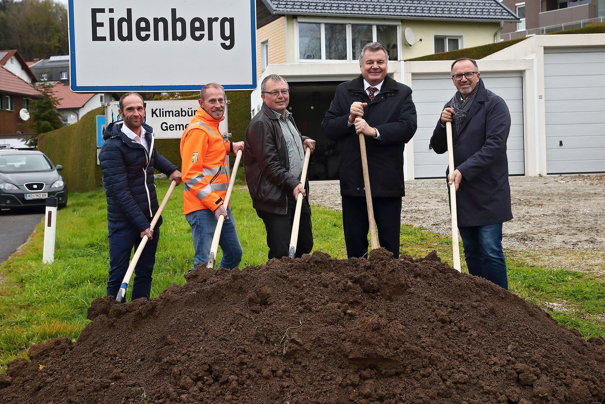 Spatenstich: Neuer Radweg in Eidenberg verbindet Siedlung mit Zentrum ...