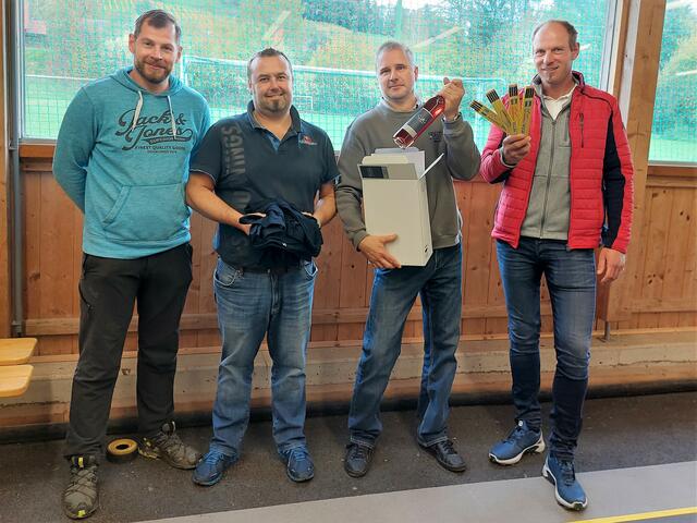 Neun Teams beim Dorfturnier: „Die lustigen 4“ siegten in Marhof ...