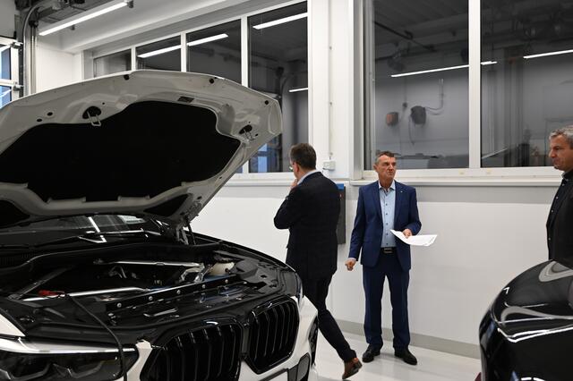 Mauthausen: Neue "Wirtschaftbunt" bei BMW Reichhart präsentiert - Perg