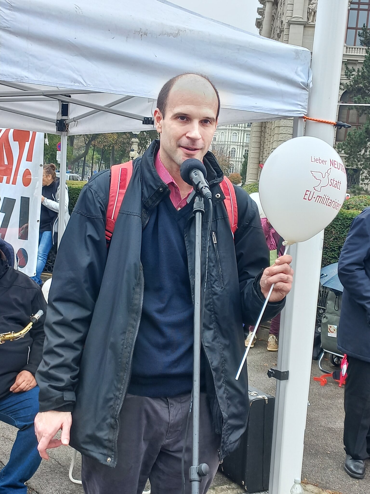 Hornstein: Autor Markus Gartner mit Rede bei Solidarwerkstatt ...