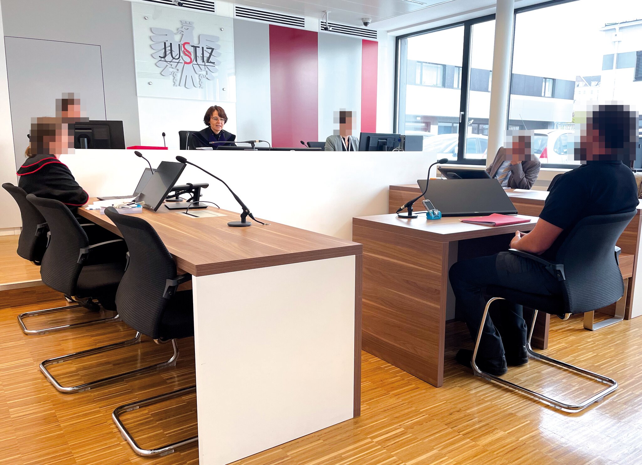 Mit 19,5 cm Messer bei Mörbischer Kirtag: Bar-Keeper drohte: „Du ...