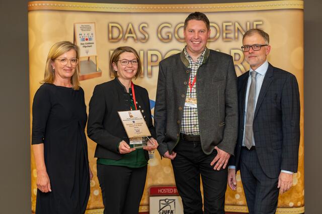 Goldenes Flipchart: Ehrung für Seminar- und Landhotel Häuserl im Wald ...