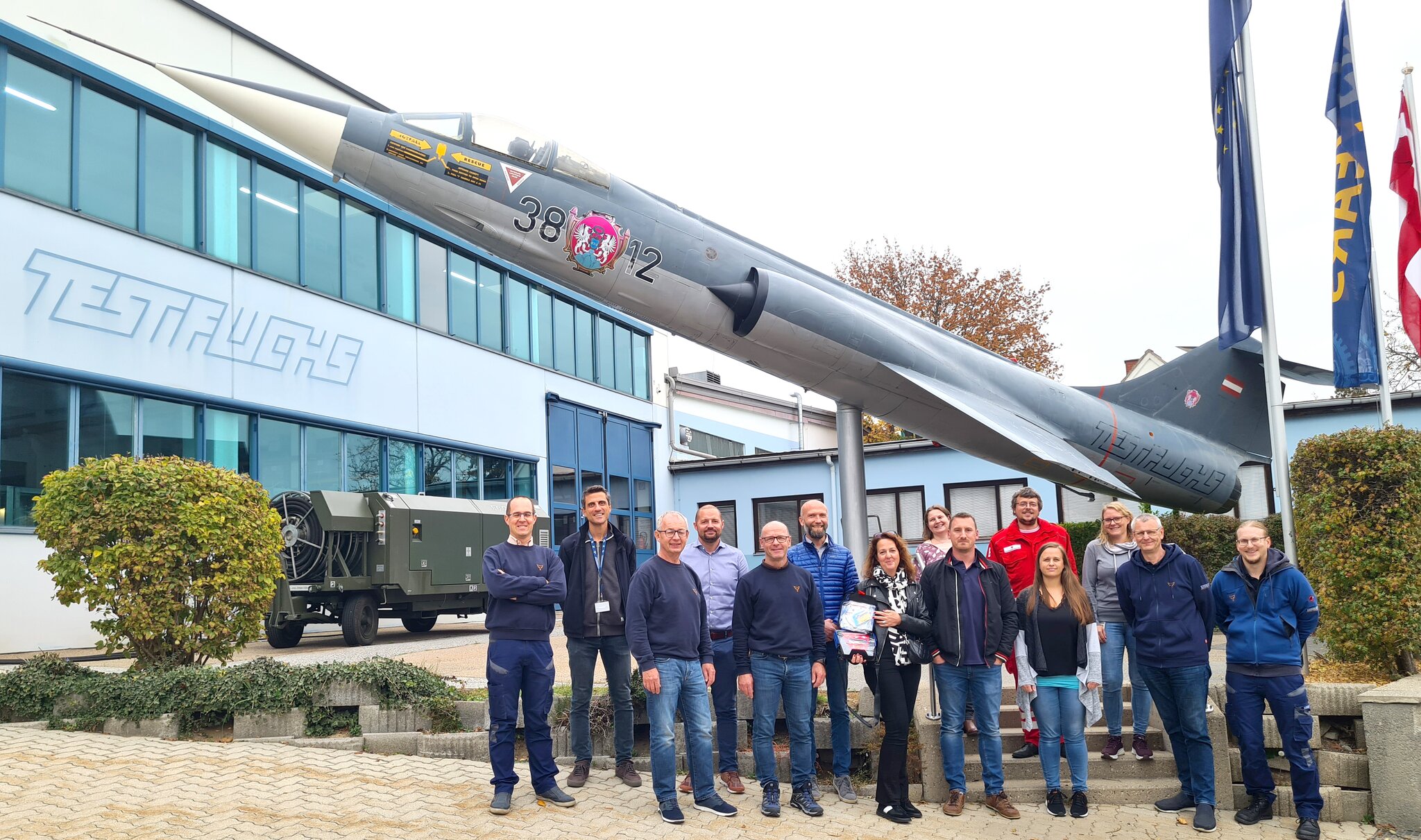 Erste Hilfe am Arbeitsplatz: Mitarbeiter am neuen Defibrilator geschult ...