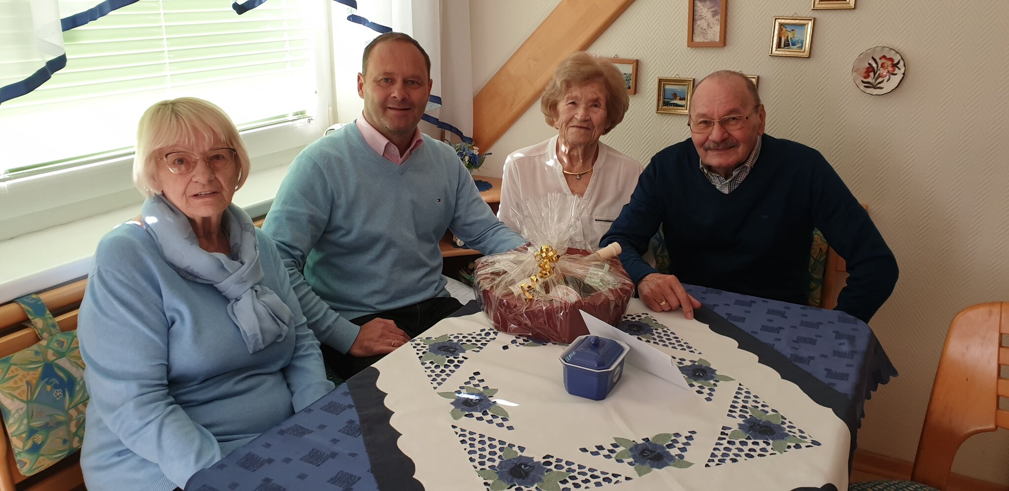 Gratulationen - Jubiläum: 90. Geburtstag Edith Kropik - Schwechat