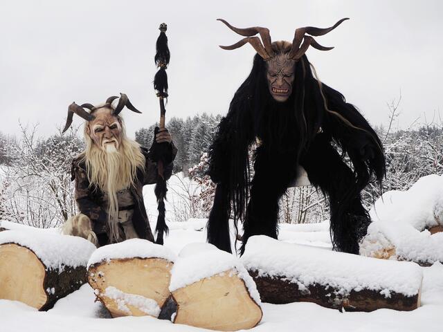 Waldmandl, Perchten & Hobagoas: Die Schleißheimer Perchten kehren ...