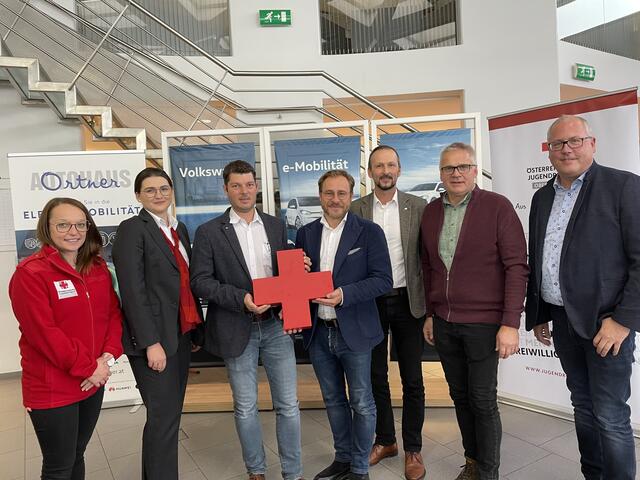 Firmen unterstützen RK: "In Jugend investieren ist das Beste, das wir ...