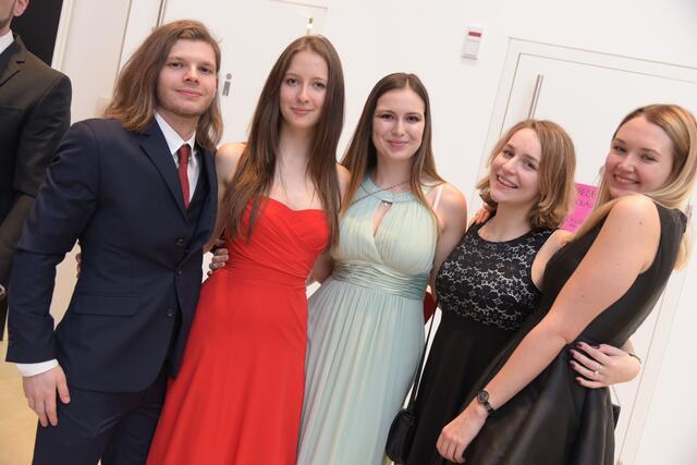 Bildergalerie als Vorgeschmack: Maturaball der BHAK & HTL Traun steht ...