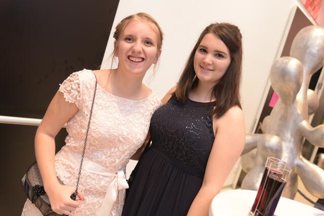 Bildergalerie als Vorgeschmack: Maturaball der BHAK & HTL Traun steht ...