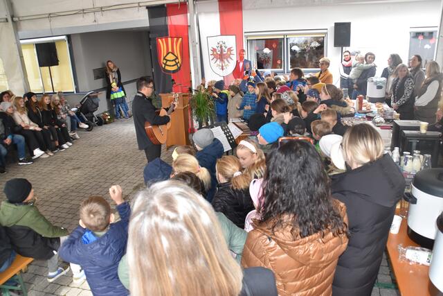 Wirtschaft: Tag der offenen Tür in der neuen Volksschule Hart - Schwaz