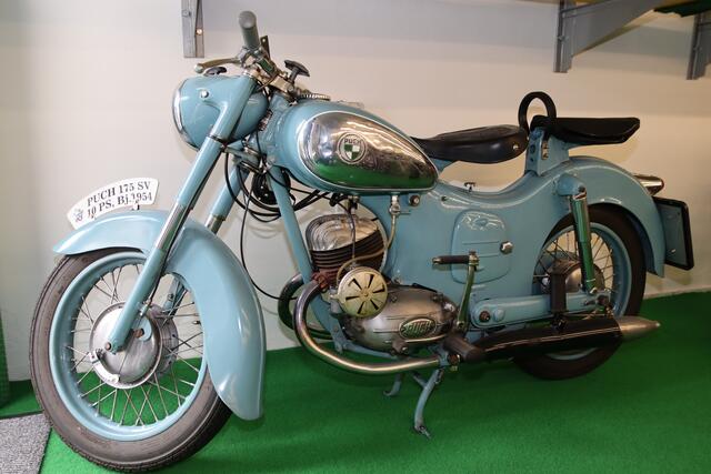 Privatmuseum: Erich Marker aus Pottenstein: über 100 Oldtimer ...