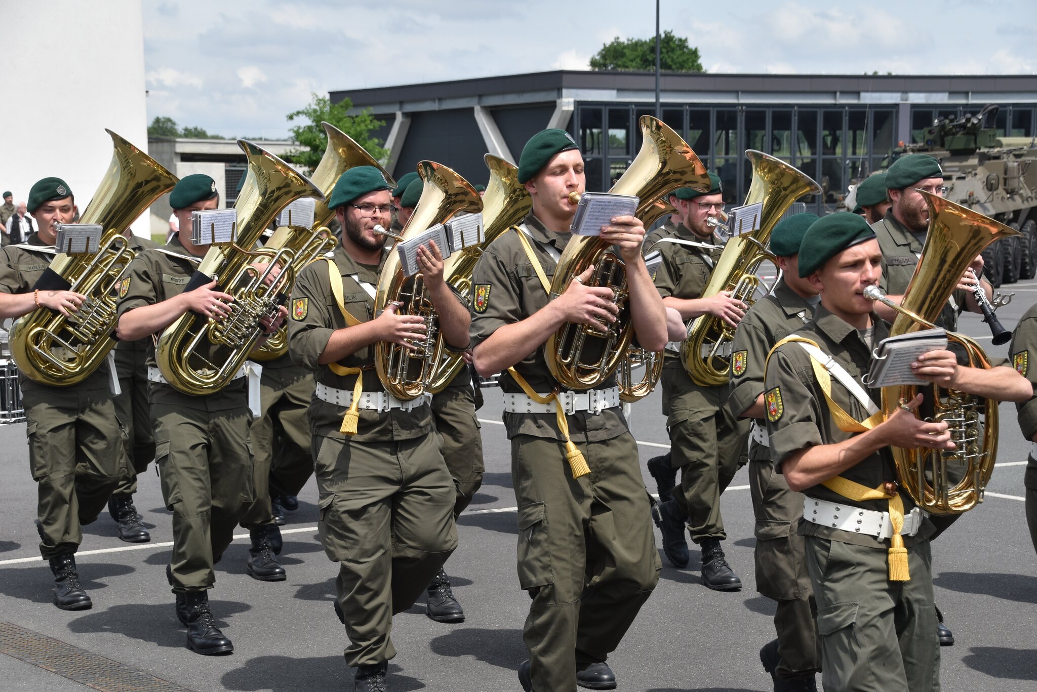Für die Kriegsgräberfürsorge: Militärmusik spielt Benefizkonzert in ...