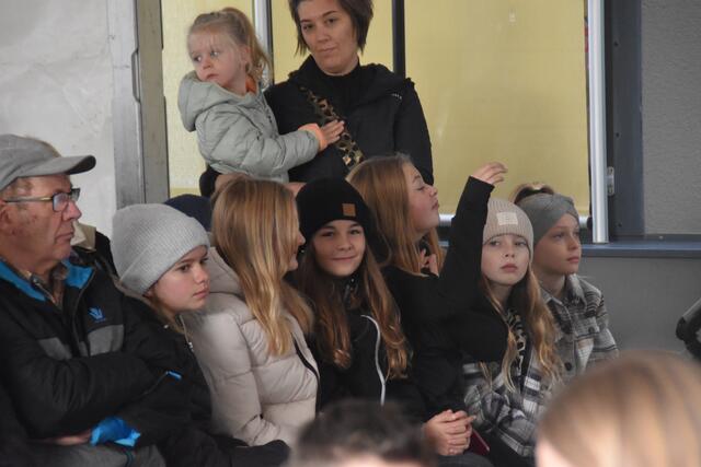 Wirtschaft: Tag der offenen Tür in der neuen Volksschule Hart - Schwaz