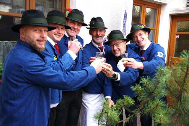 Weintaufe 2022: Gesegnete Tröpferl, Bohnensuppe & Feststimmung in Brunn ...