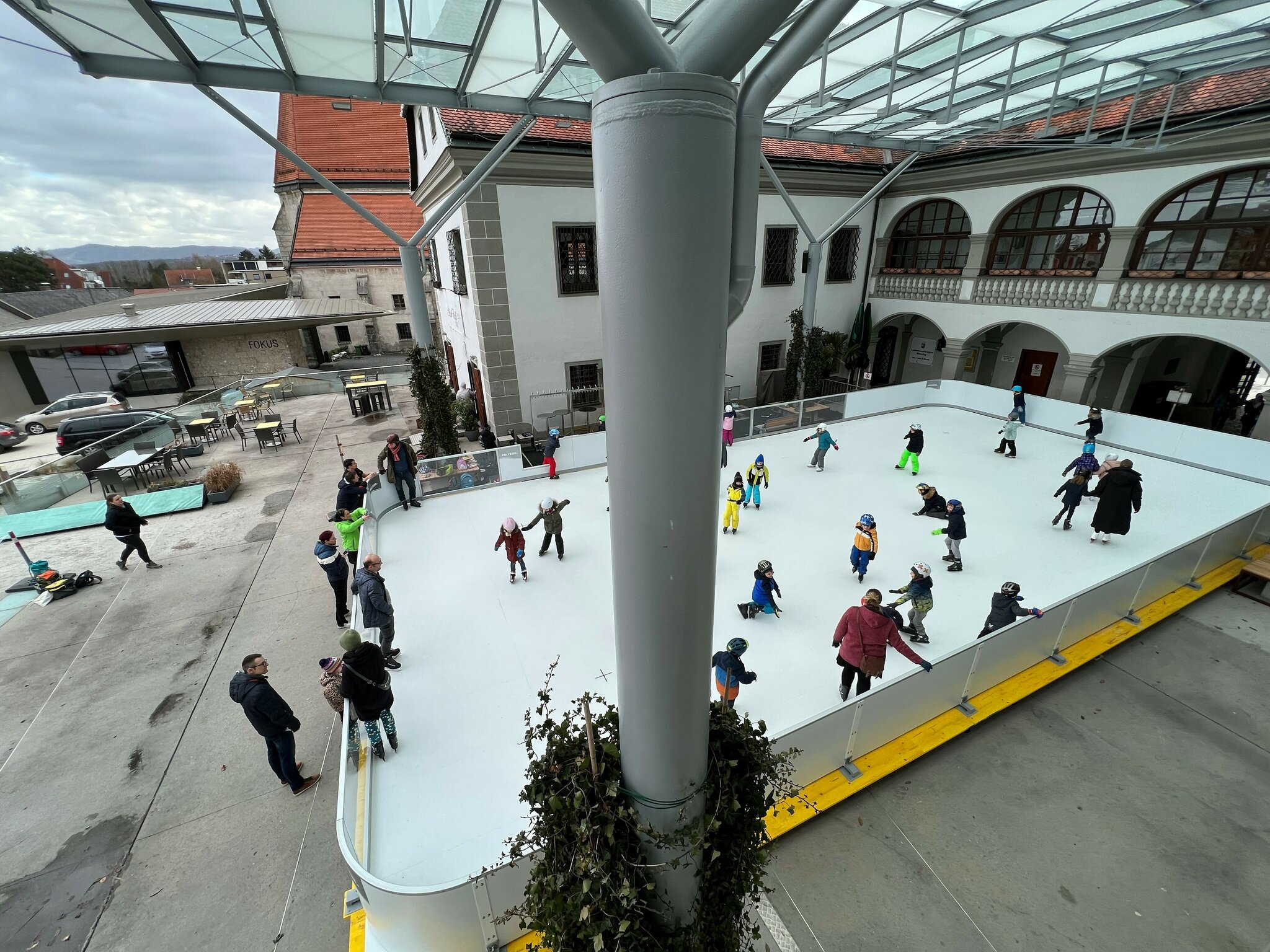 Gemeinde Sierning: Eislaufen am Martktplatz in Sierning - Steyr & Steyr Land