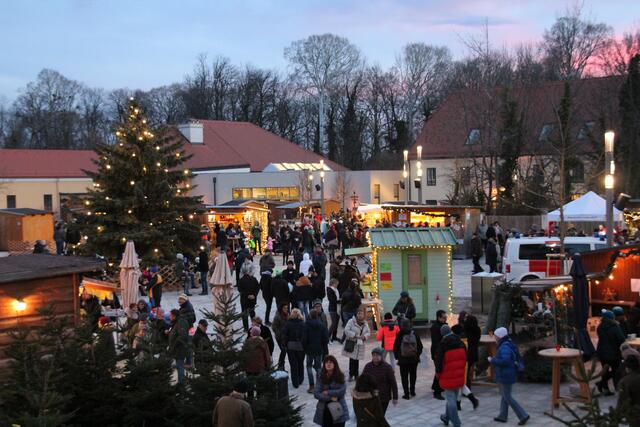 Advent im Wasserschloss: Adventmarkt Kottingbrunn mit vielen Highlights ...