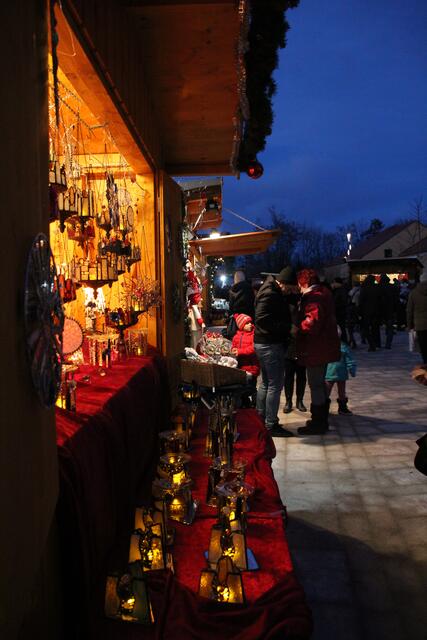 Advent im Wasserschloss: Adventmarkt Kottingbrunn mit vielen Highlights ...
