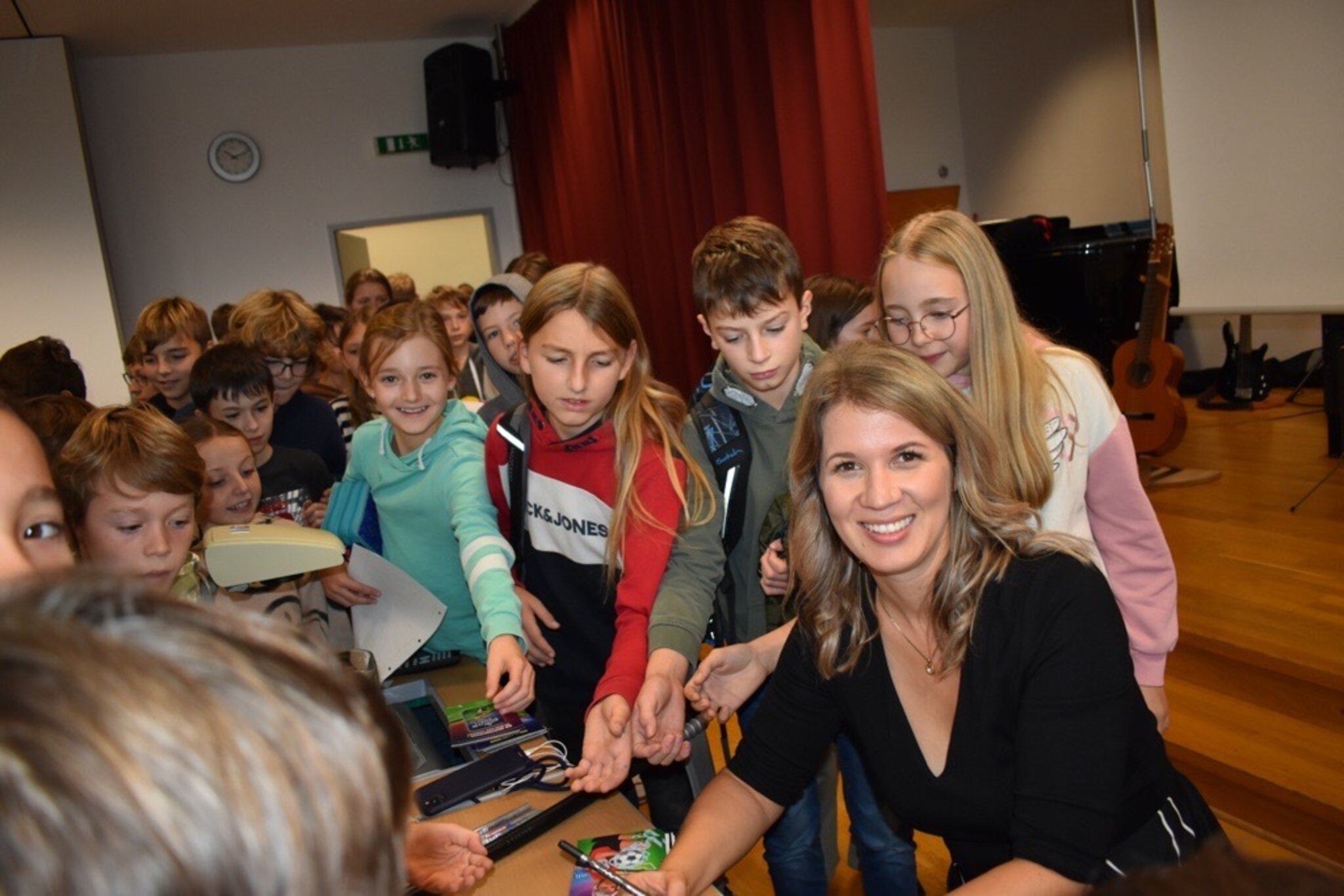 Sonja Kaiblinger: "Scary Harry"-Autorin las am Gym Schärding - Schärding