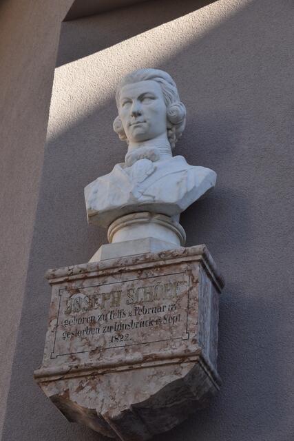200. Todestag von Joseph Schöpf in Telfs: Schöpf-Büste und Tafel ...