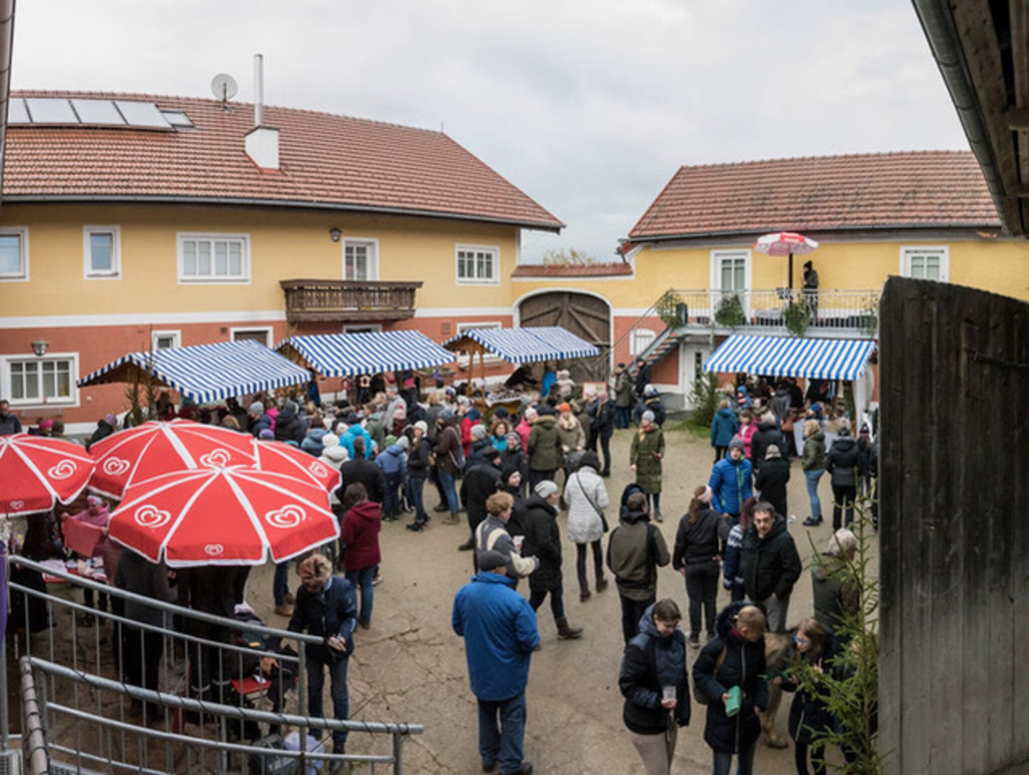 Zauberhafte Weihnachtsstimmung am Reiterhof: Adventsmarkt auf ...