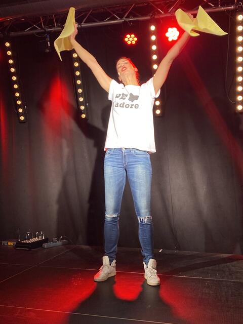 Kabarett im Dachbodentheater Bruck: Nina Hartmann ist endlich Hausfrau ...