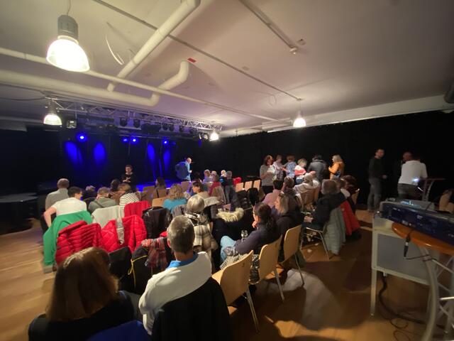 Kabarett im Dachbodentheater Bruck: Nina Hartmann ist endlich Hausfrau ...