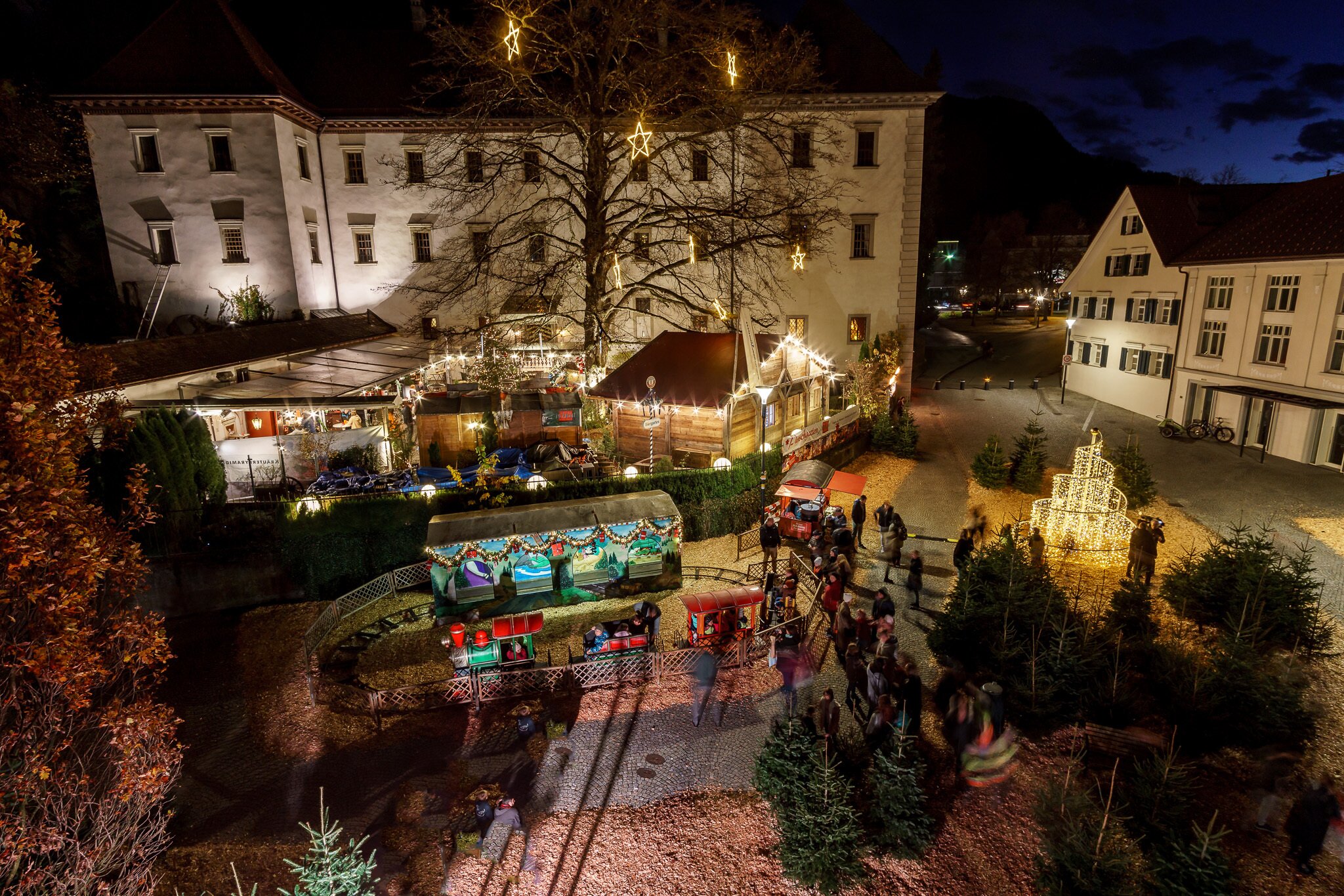 Zauberwald am Kirchplatz: Hohenems im Advent geht auf Entdeckungsreise ...