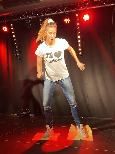 Kabarett im Dachbodentheater Bruck: Nina Hartmann ist endlich Hausfrau ...