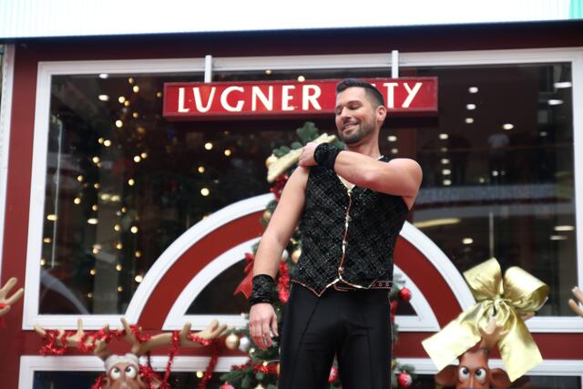 Präsentation der neuen Single Heidi: Lugners Wildsau als Alpen Lydia ...