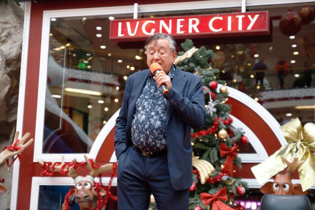 Präsentation der neuen Single Heidi: Lugners Wildsau als Alpen Lydia ...