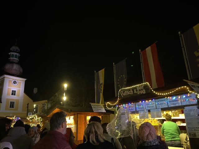 Advent im Wasserschloss: Weihnachtsmarkt im Schloss Kottingbrunn - Baden