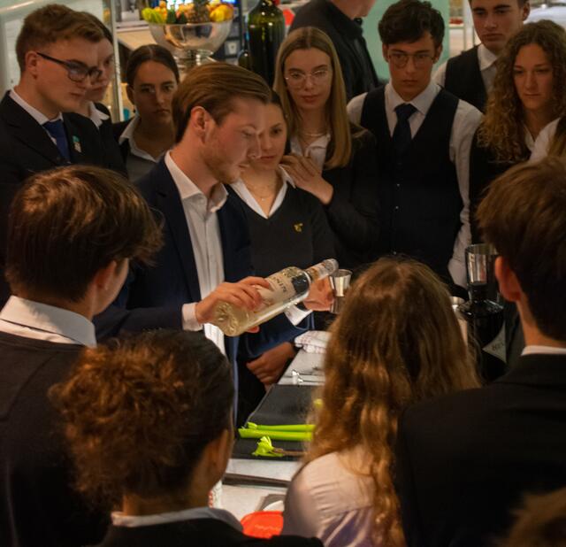 KTS - KÄRNTNER TOURISMUSSCHULE: BACK TO THE ROOTS - KTS BAR EVENT 2022 ...