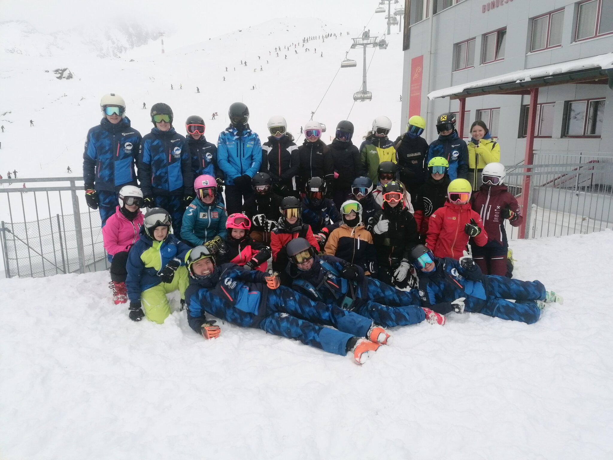 Schisaison eröffnet: Das Gymnasium Hartberg rockte das Kitzsteinhorn ...