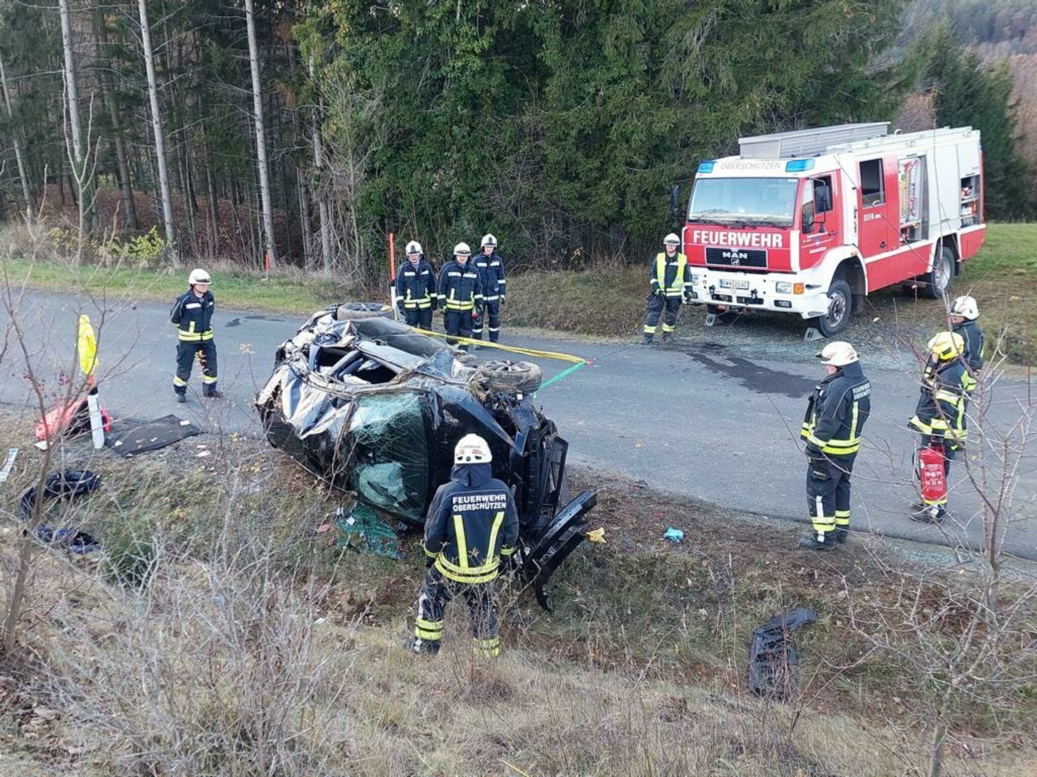 Pkw kam von Straße ab: Zwei Schwerverletzte bei Autounfall in Aschau - Oberwart