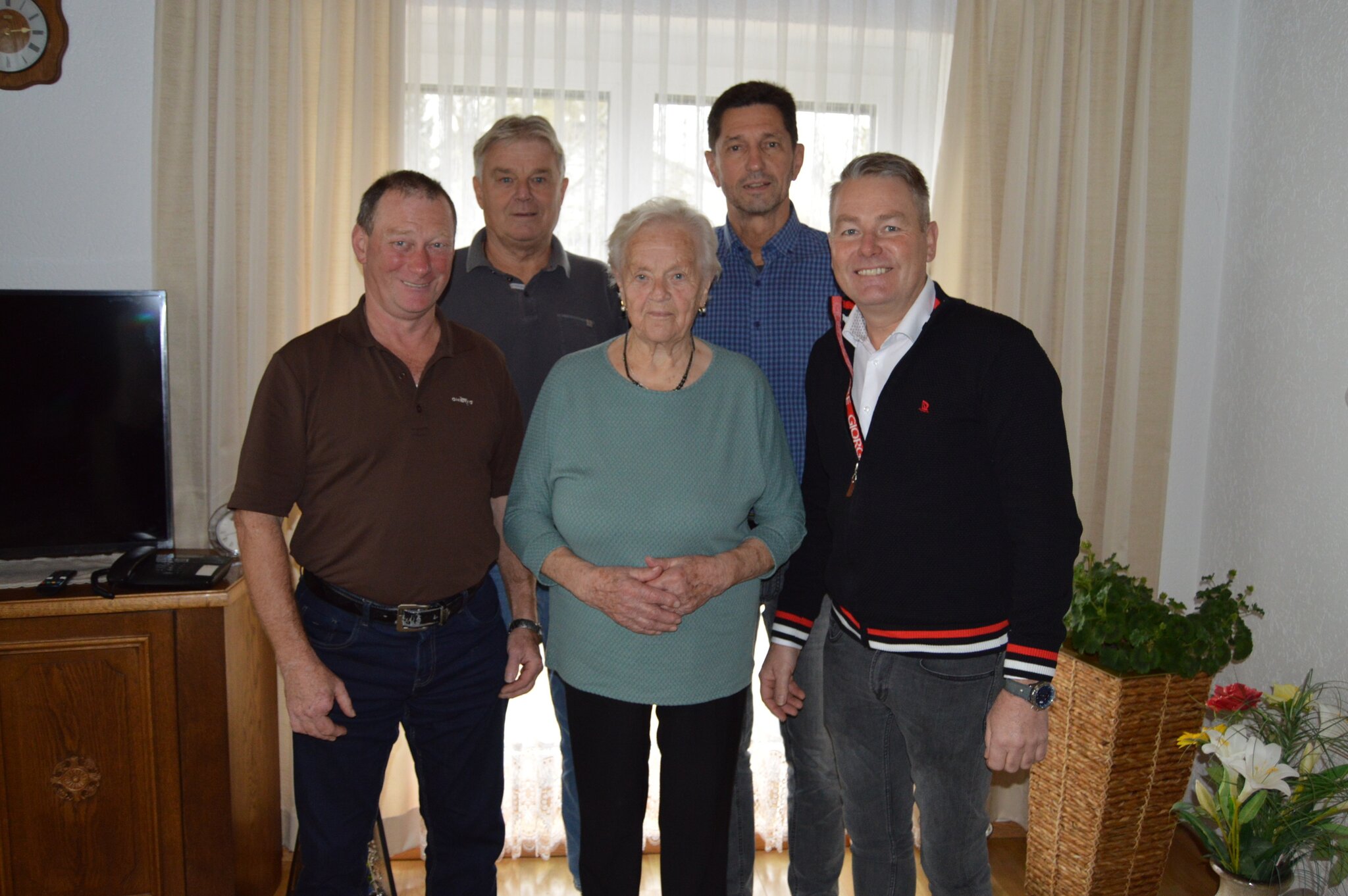 Jubilarin in Höhnhart: Hilda Lengauer feiert 90. Geburtstag - Braunau