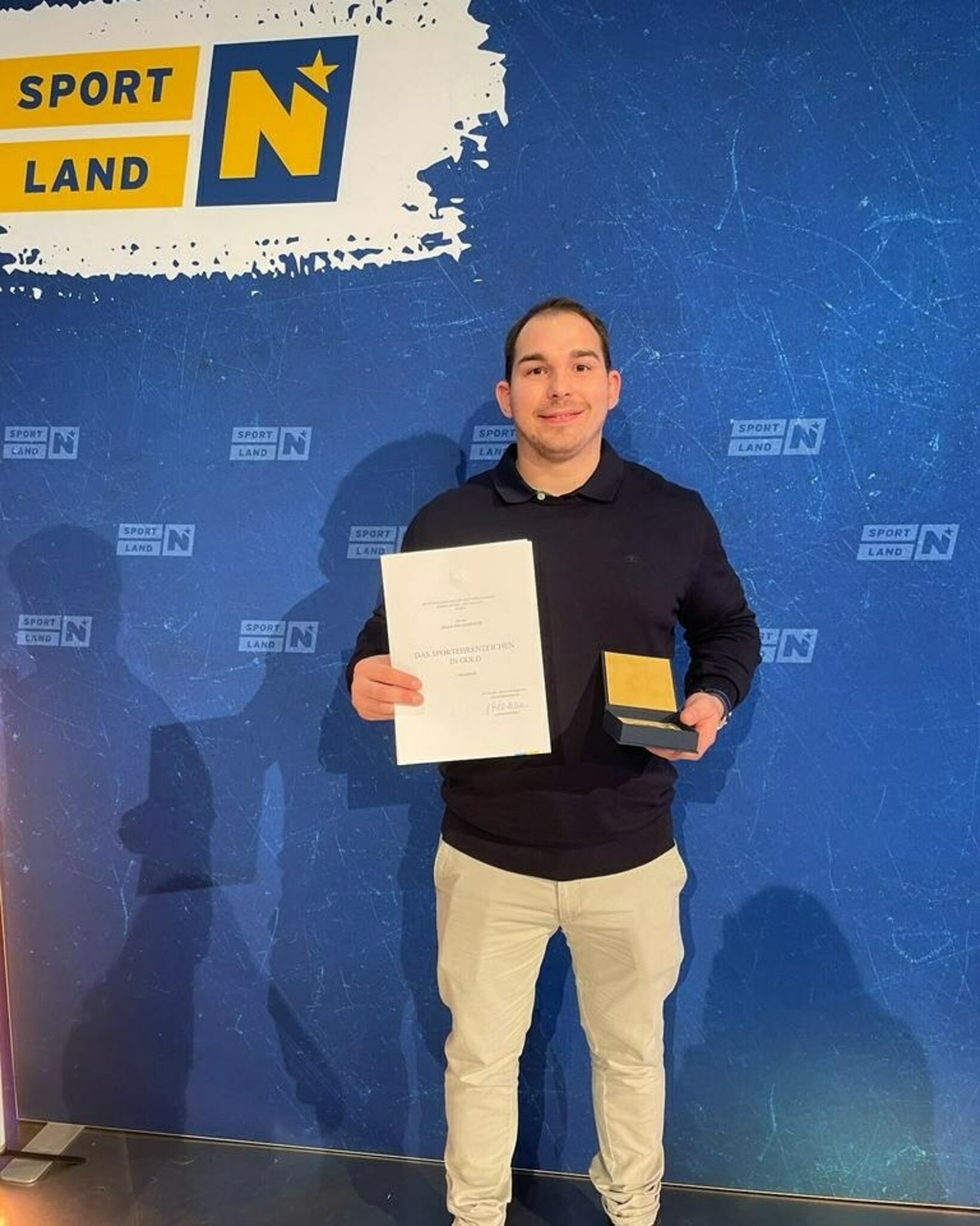 GOLDENES Sportehrenzeichen für Kraushofer Jürgen: GOLDENES ...