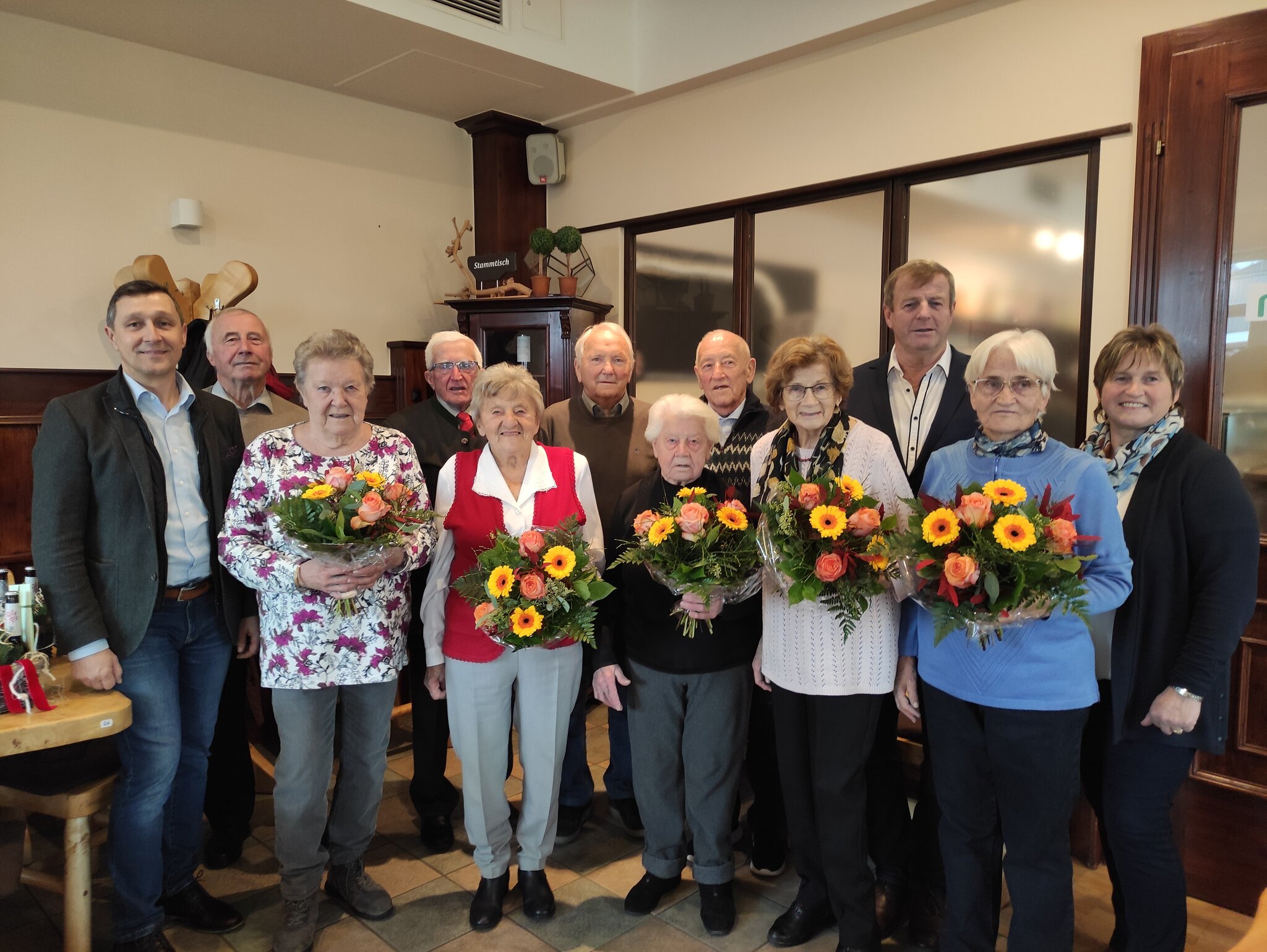 Niederwaldkirchen: Jubilare wurden gefeiert und erhielten ein Geschenk ...