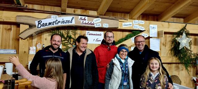 Adventmarkt: Baumstriezel von der FPÖ in Reichenthal - Urfahr-Umgebung