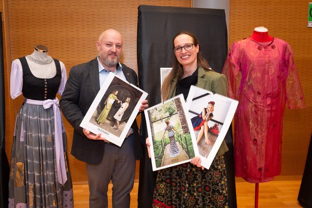 Wirtschaft: Spannendes Kalenderprojekt der Fotografen und Kleidermacher ...