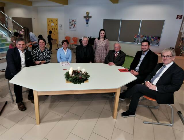 LESEMAUS IN ZELLERNDORF: Lesemaus in Zellerndorfer Volksschule - Hollabrunn