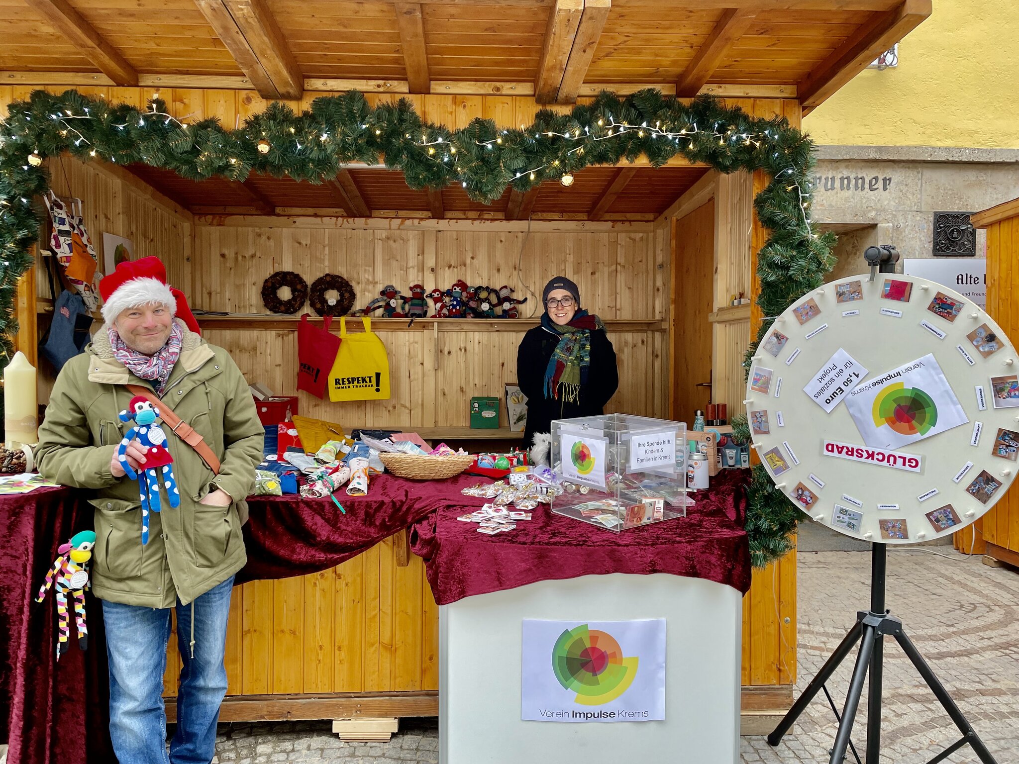 Advent in Krems: Mobile Jugendarbeit betreibt Glücksrad - Krems