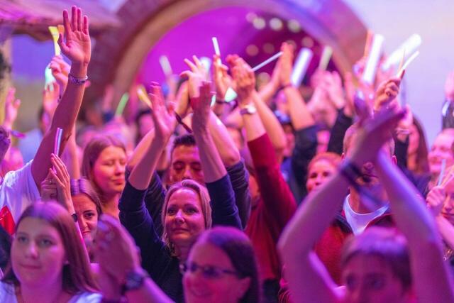 Julia Buchner: Pinzgauerin erobert mit ihrer Stimme die Schlagerwelt ...