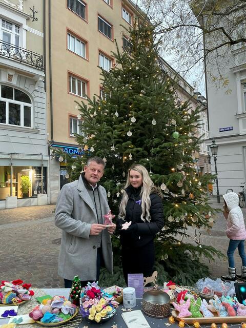 Klagenfurt: Stilles Gedenken beim "Sternenkinder-Baum" - Klagenfurt