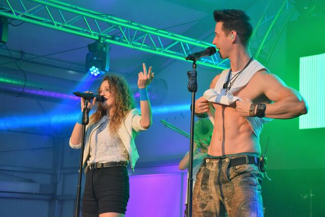 Mit den "Draufgängern": "X-mas-Party" in der Jennersdorfer Gernot-Arena ...