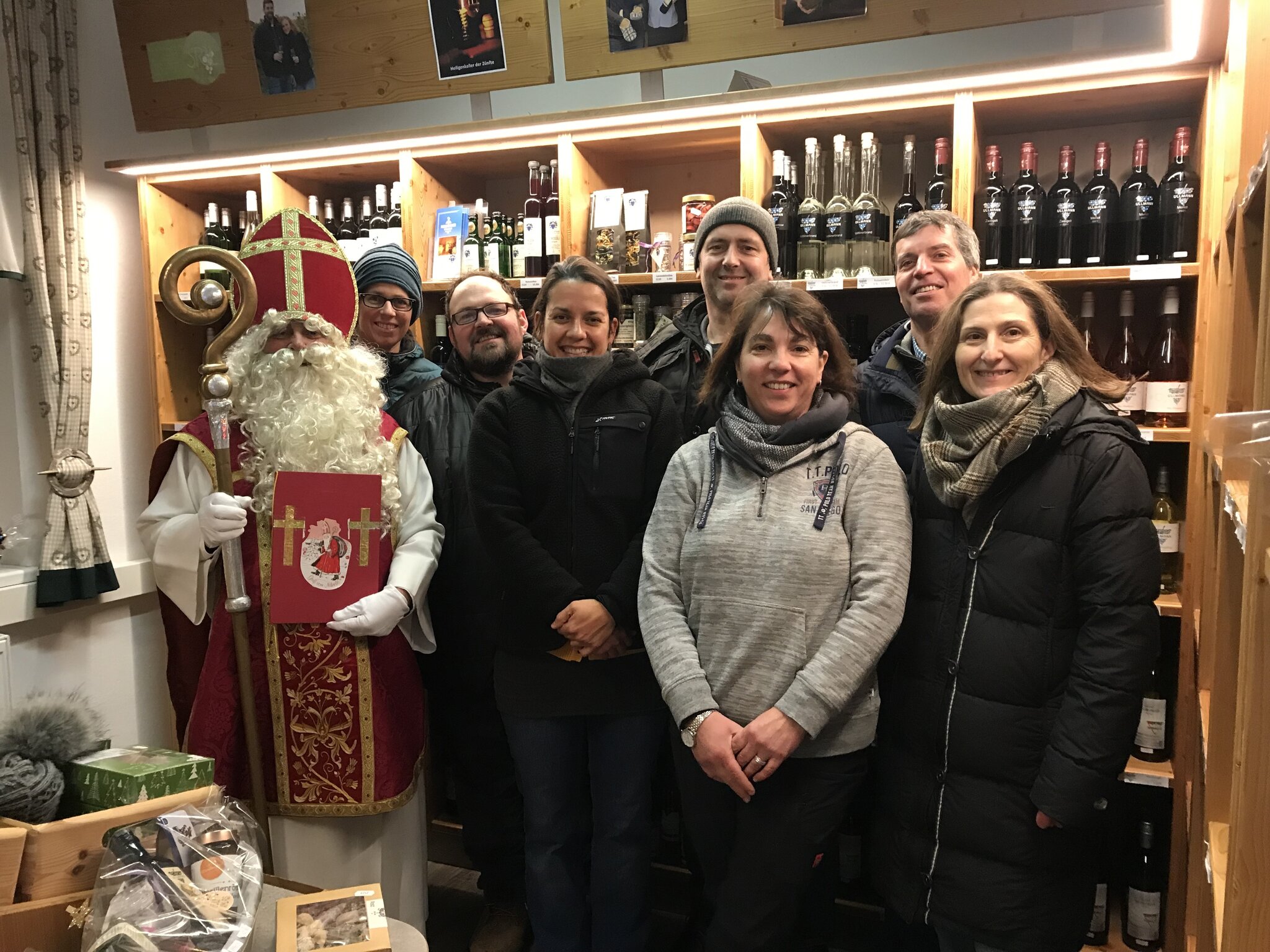 Der Nikolaus lobte das Team vom Gmoabauernlodn: 5 Jahre Genuss - Mistelbach