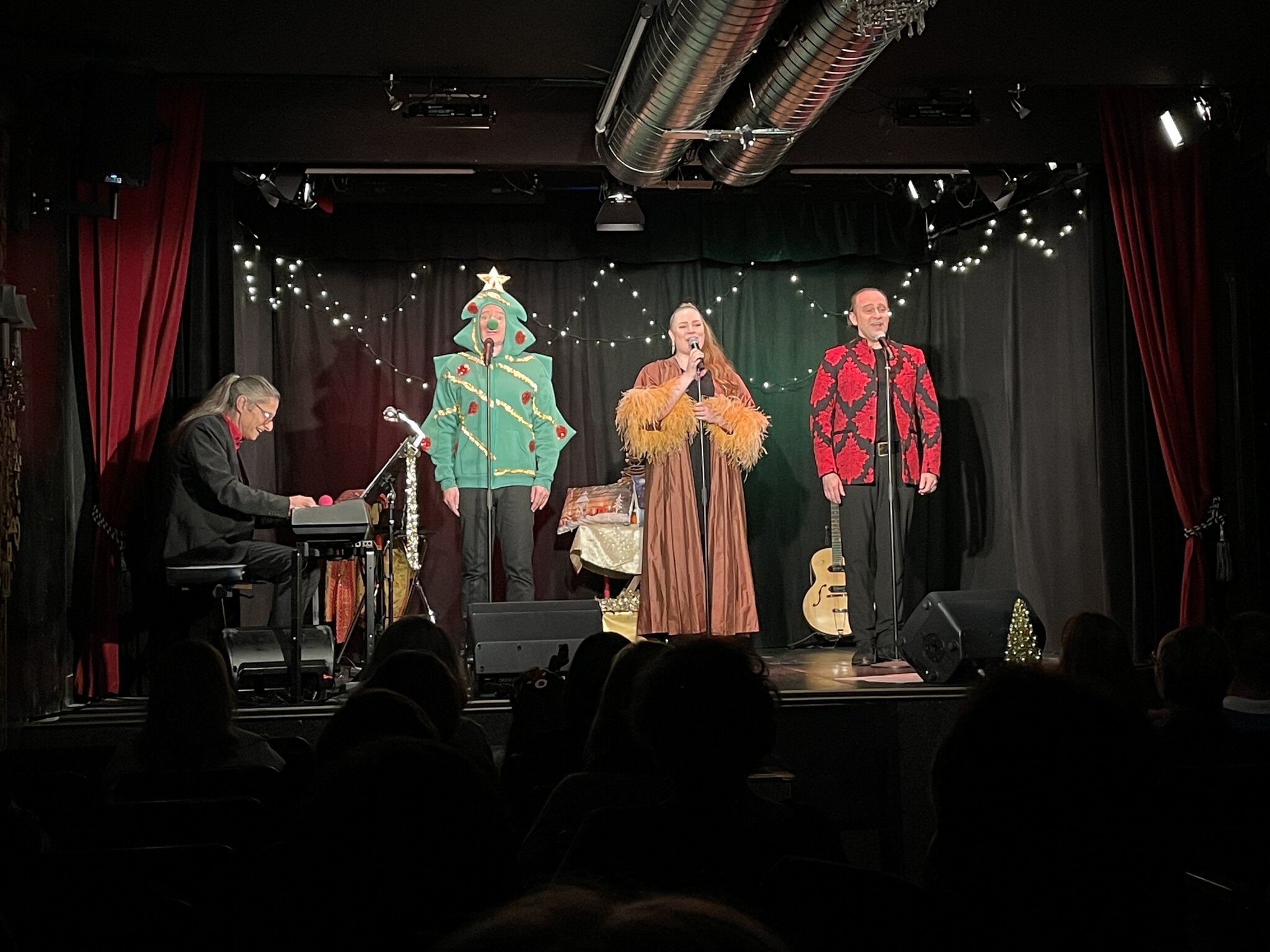 White Christmas in der Brigittenau: Schauspielerfamilie spielt Weihnachtskonzert - Brigittenau