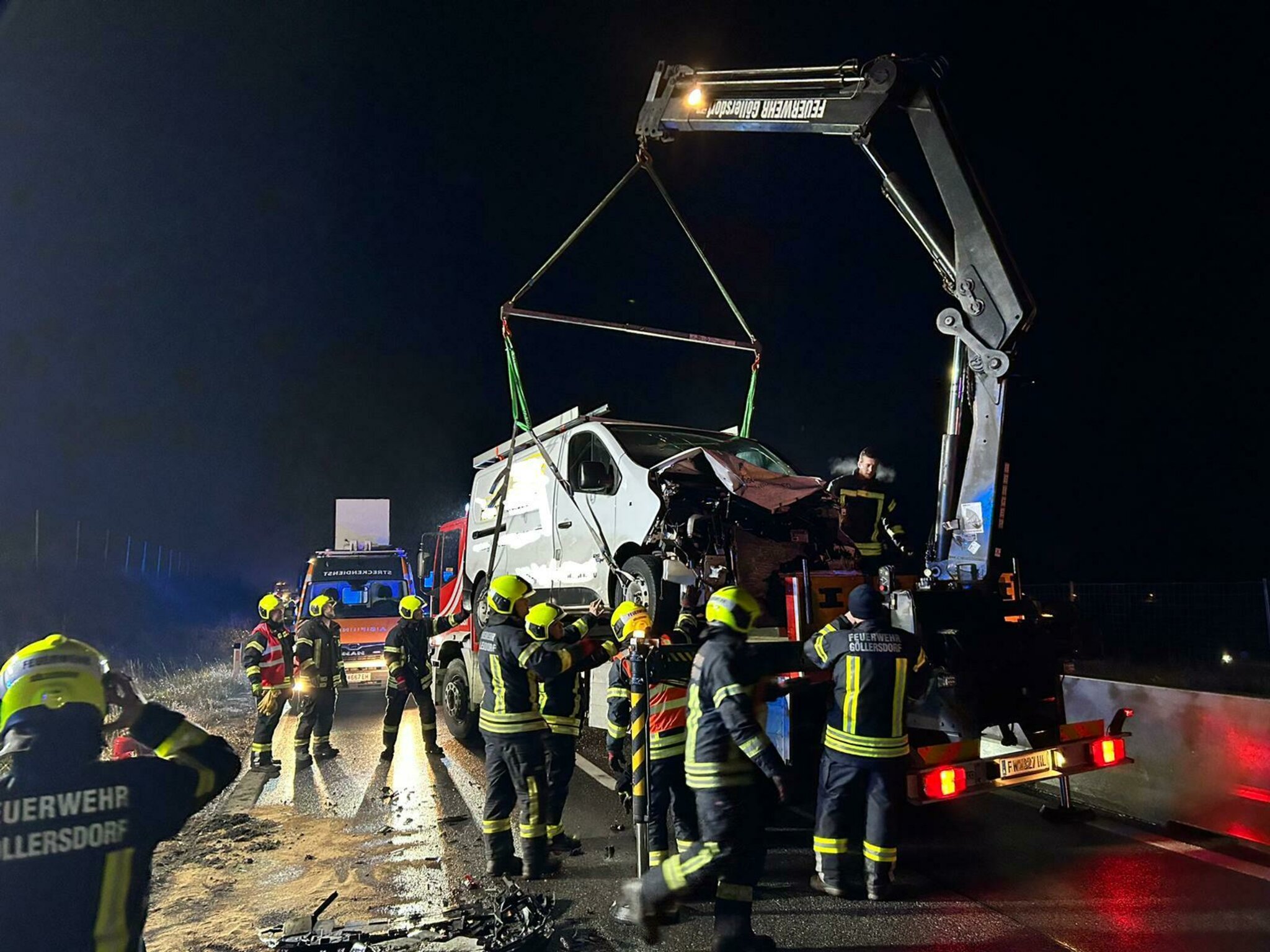 FF Göllersdorf: Abendlicher Einsatzmarathon auf S3 - Hollabrunn