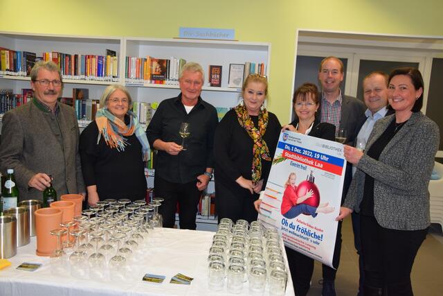 Advent mit Humor: Es „weihnachterlte“ sehr in der Laaer Stadtbibliothek ...